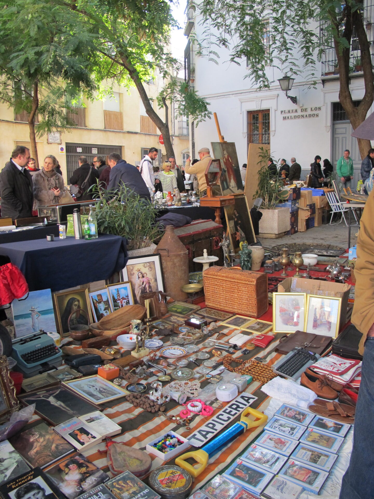 FLEA MARKETS | Seville | Calle Feria – Just One Suitcase